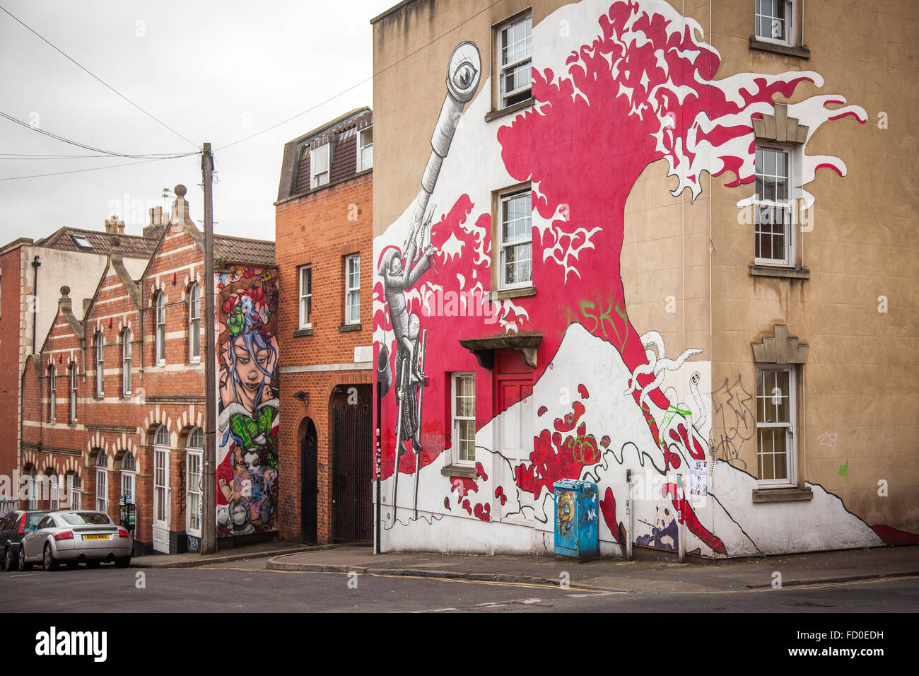 Great wave street art hi-res stock photography and images - Alamy