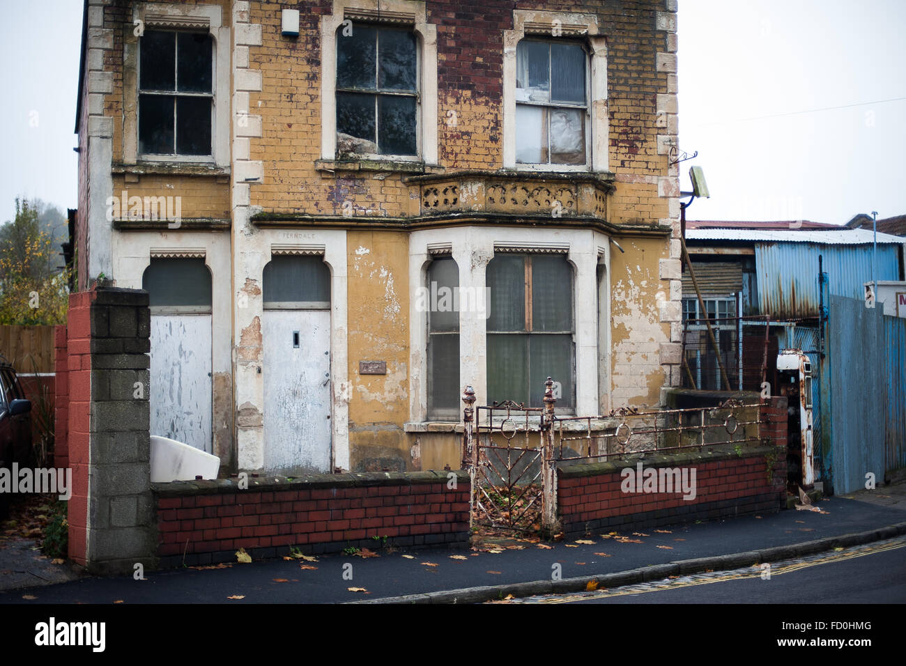 Dilapidated house uk victorian hi-res stock photography and images - Alamy
