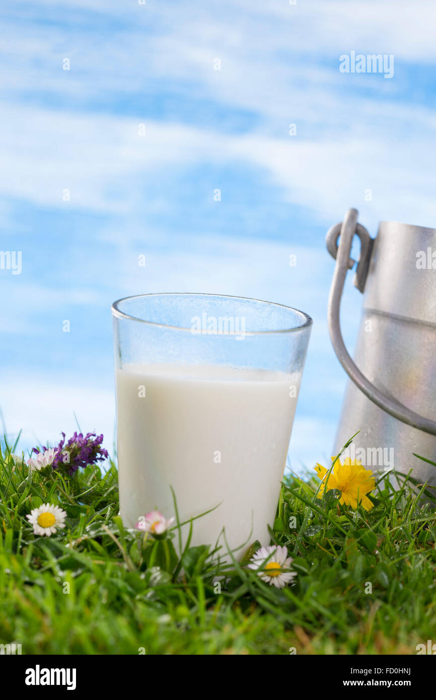 Vintage milk churn hi-res stock photography and images - Alamy