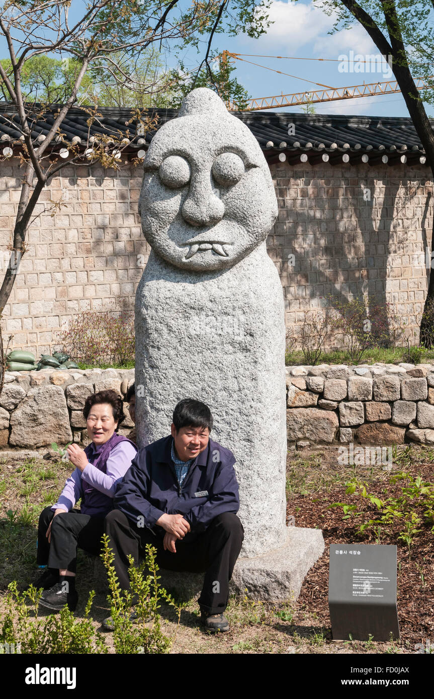 Shaman statue hi-res stock photography and images - Alamy