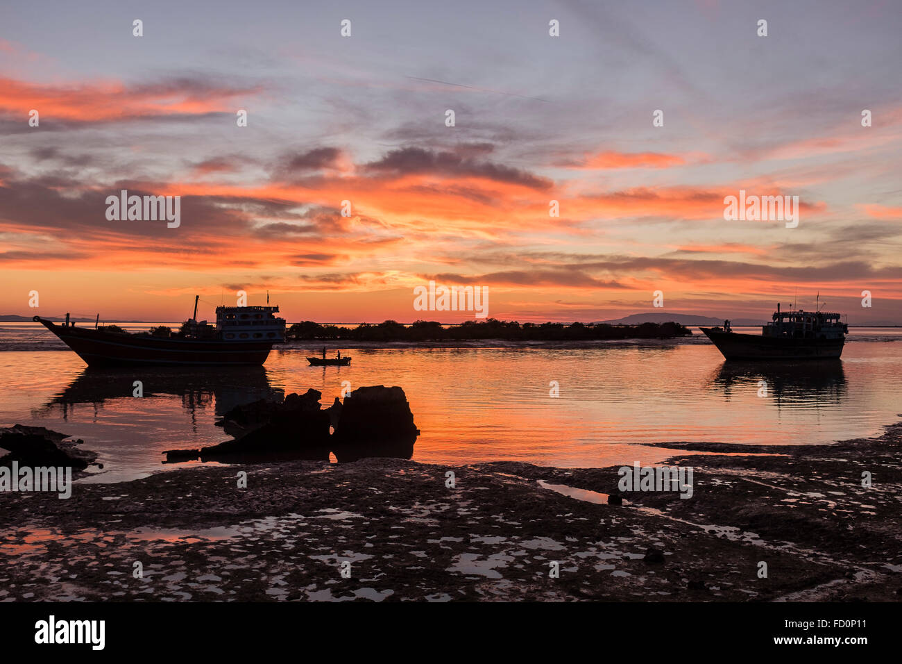Ships in Laft, Qeshm island, Hormozgan, Iran Stock Photo - Alamy