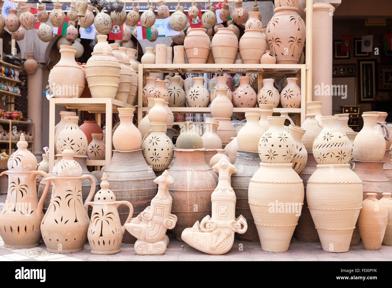 Terracotta pots for sale hi-res stock photography and images - Alamy