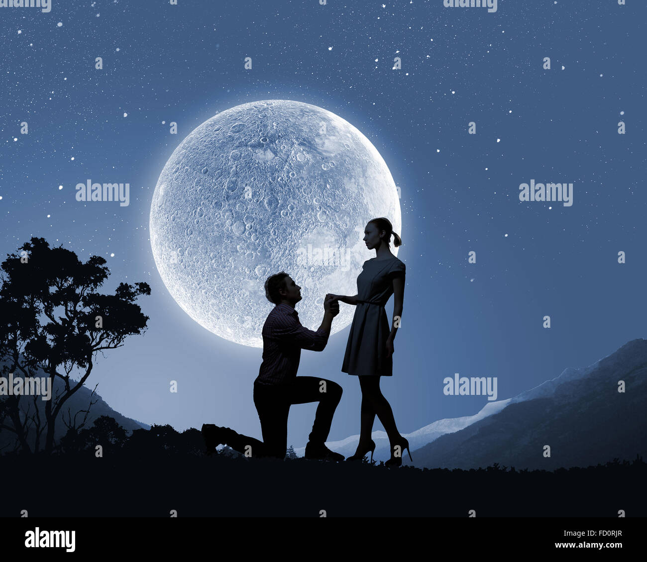 Silhouettes of man making proposal to woman Stock Photo - Alamy