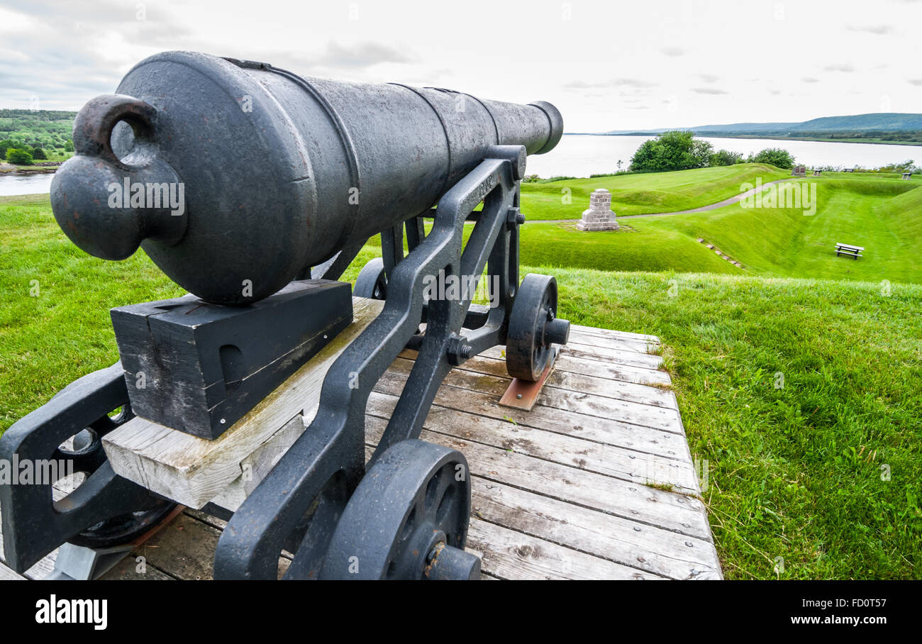 Weapon coastal cannon artillery hi-res stock photography and images - Alamy
