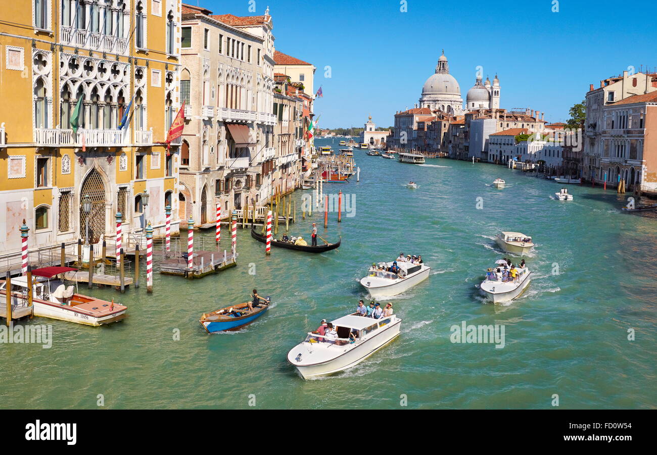 Venice restaurant water canal hi-res stock photography and images - Alamy