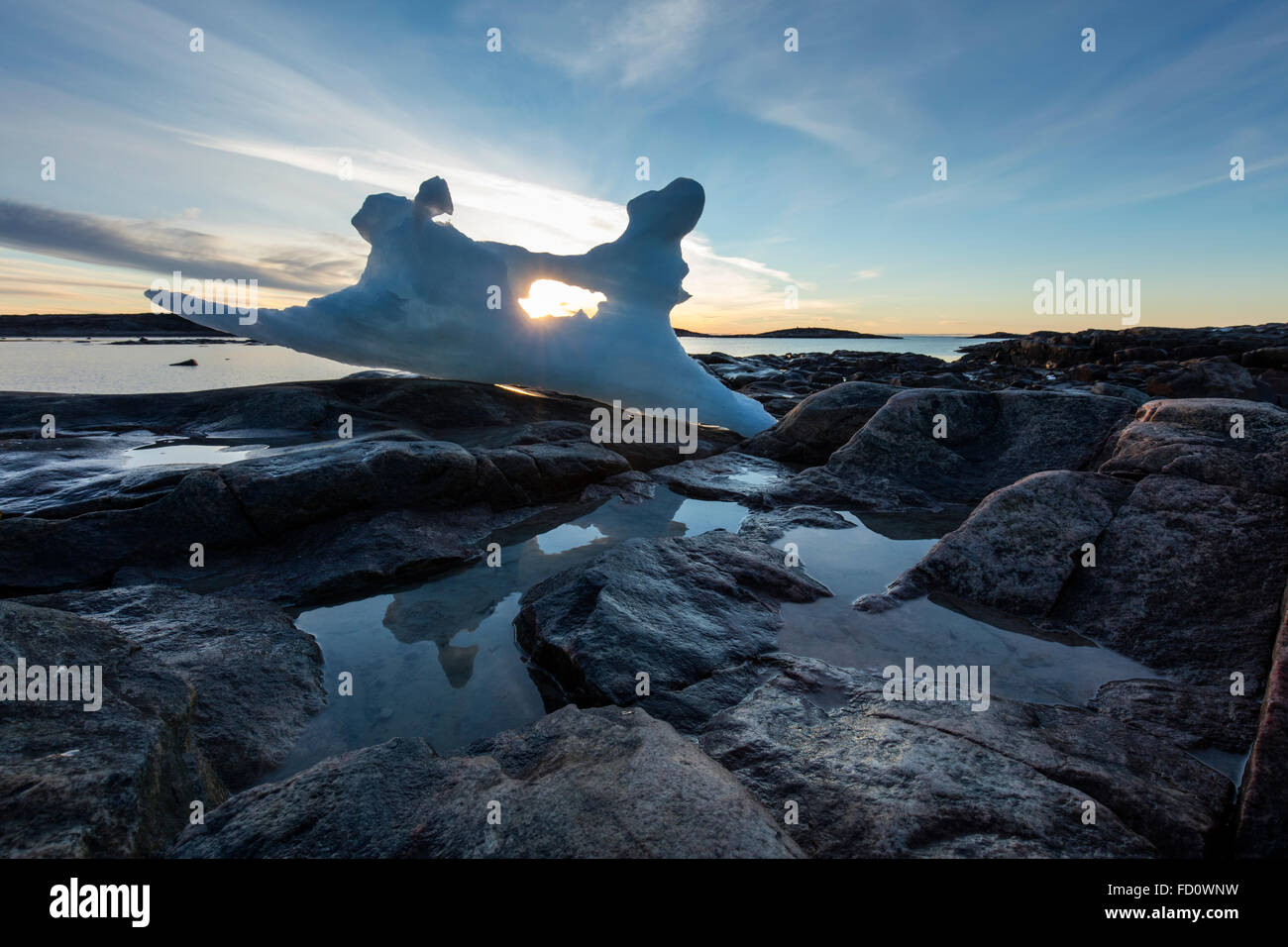 Canada, Nunavut Territory, Repulse Bay, Setting midnight sun and ...