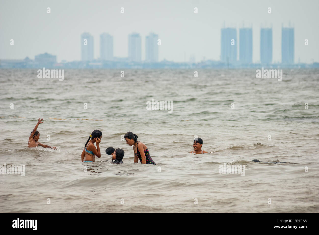 People bathing in sea hi-res stock photography and images - Alamy