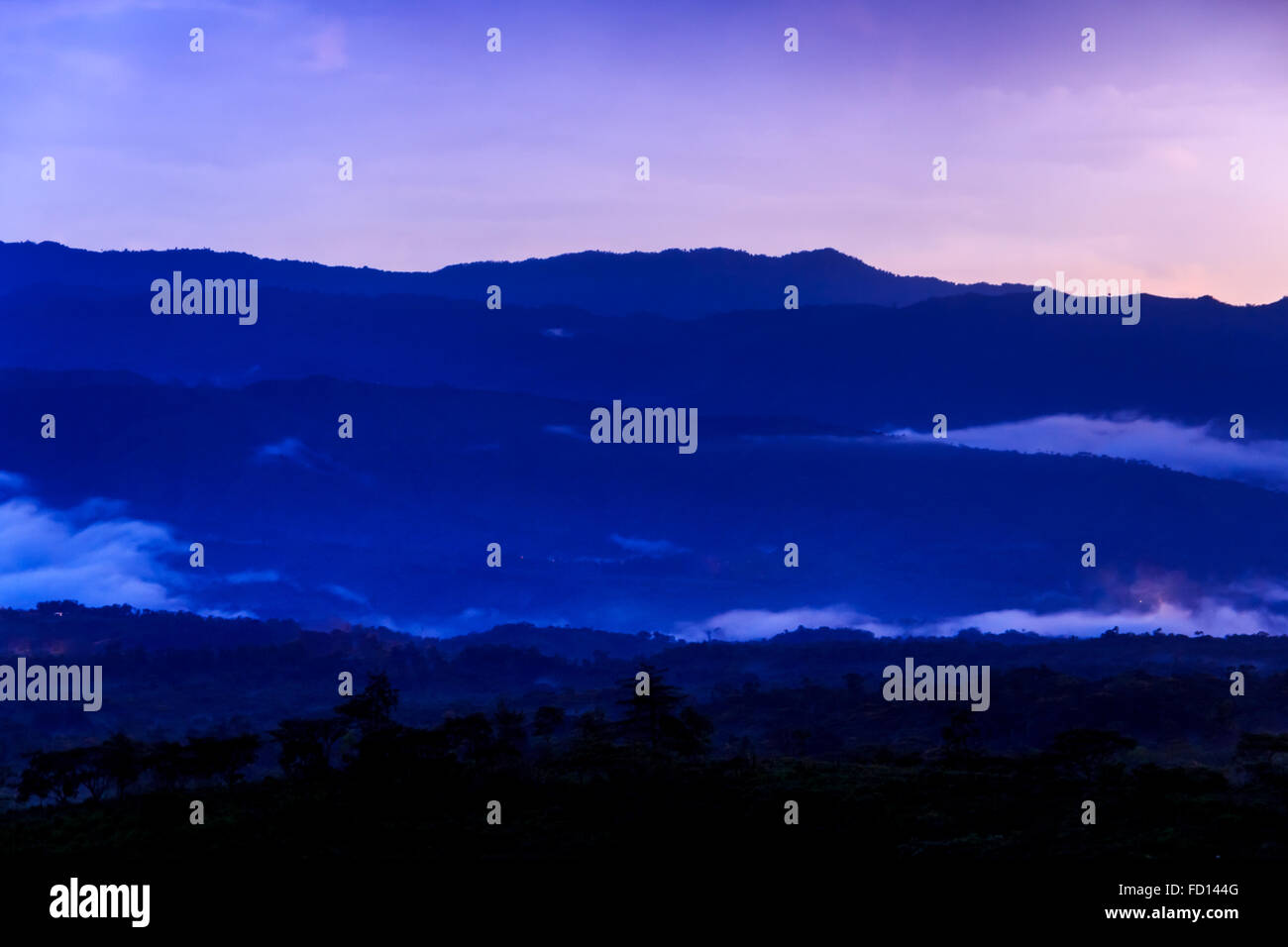 Blue mountains great dividing range hi-res stock photography and images ...