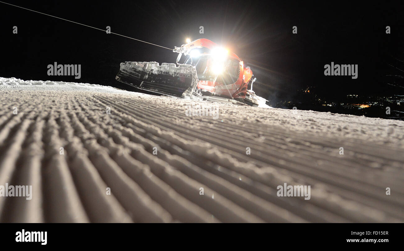 Garmisch-Partenkirchen, Germany. 18th Jan, 2016. A piste basher vehicle ...