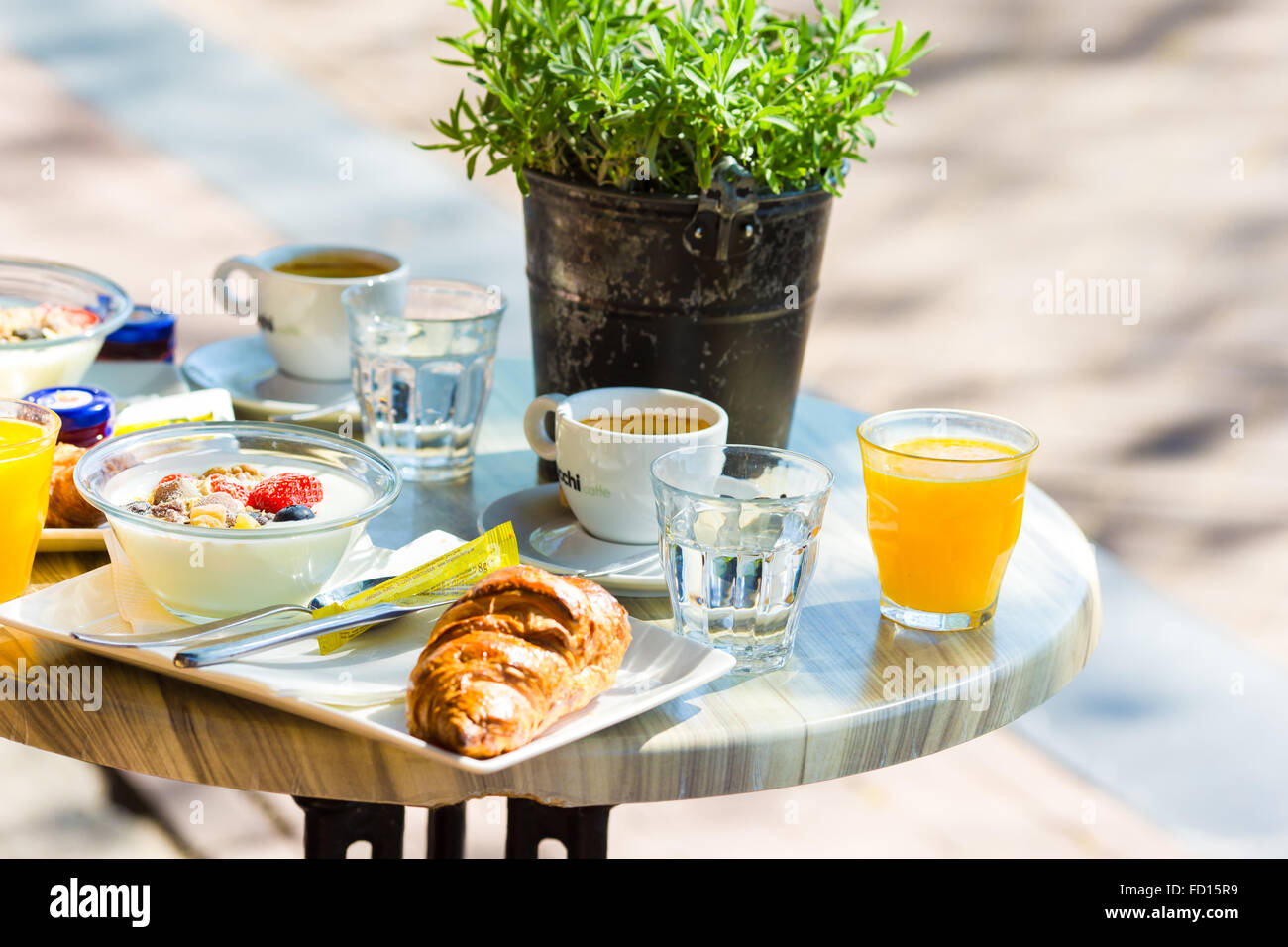 Coffee muesli outdoor breakfast hi-res stock photography and images - Alamy