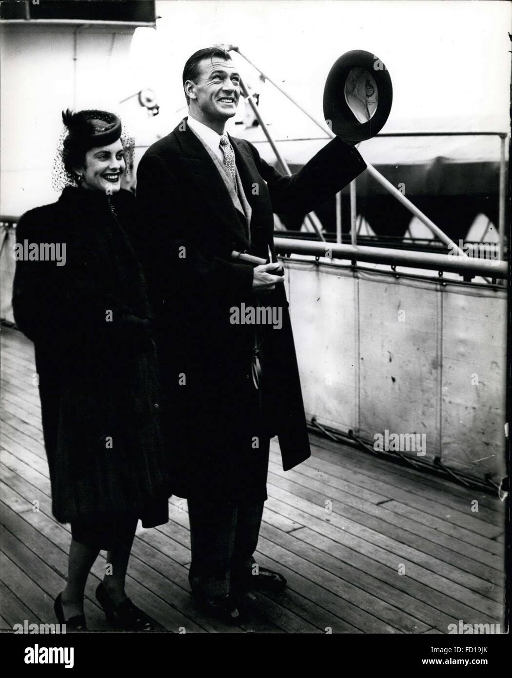 Gary cooper and his wife hi-res stock photography and images - Alamy