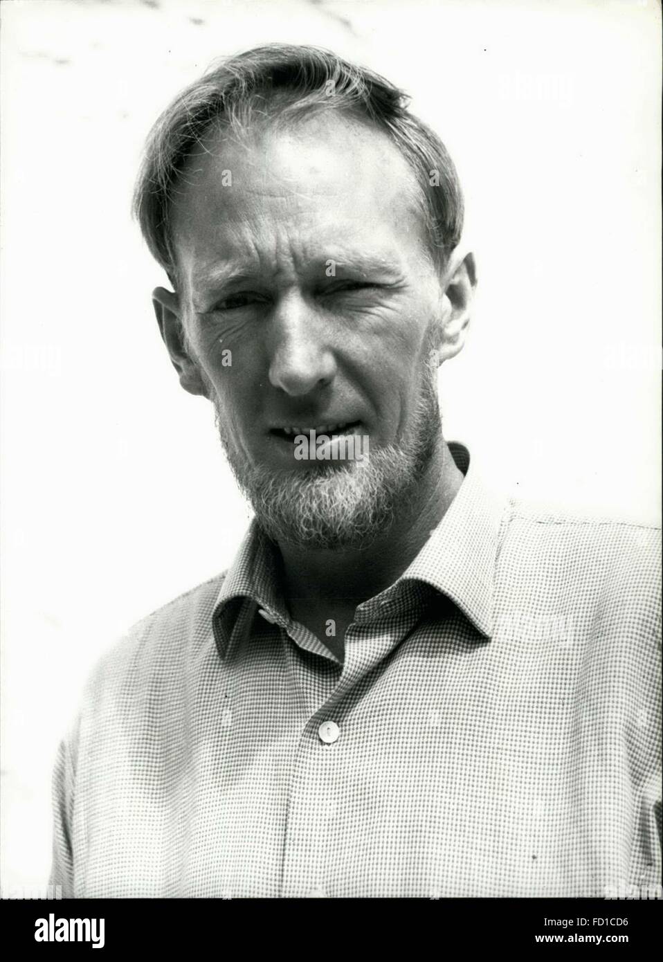 Mount everest dougal haston hi-res stock photography and images - Alamy