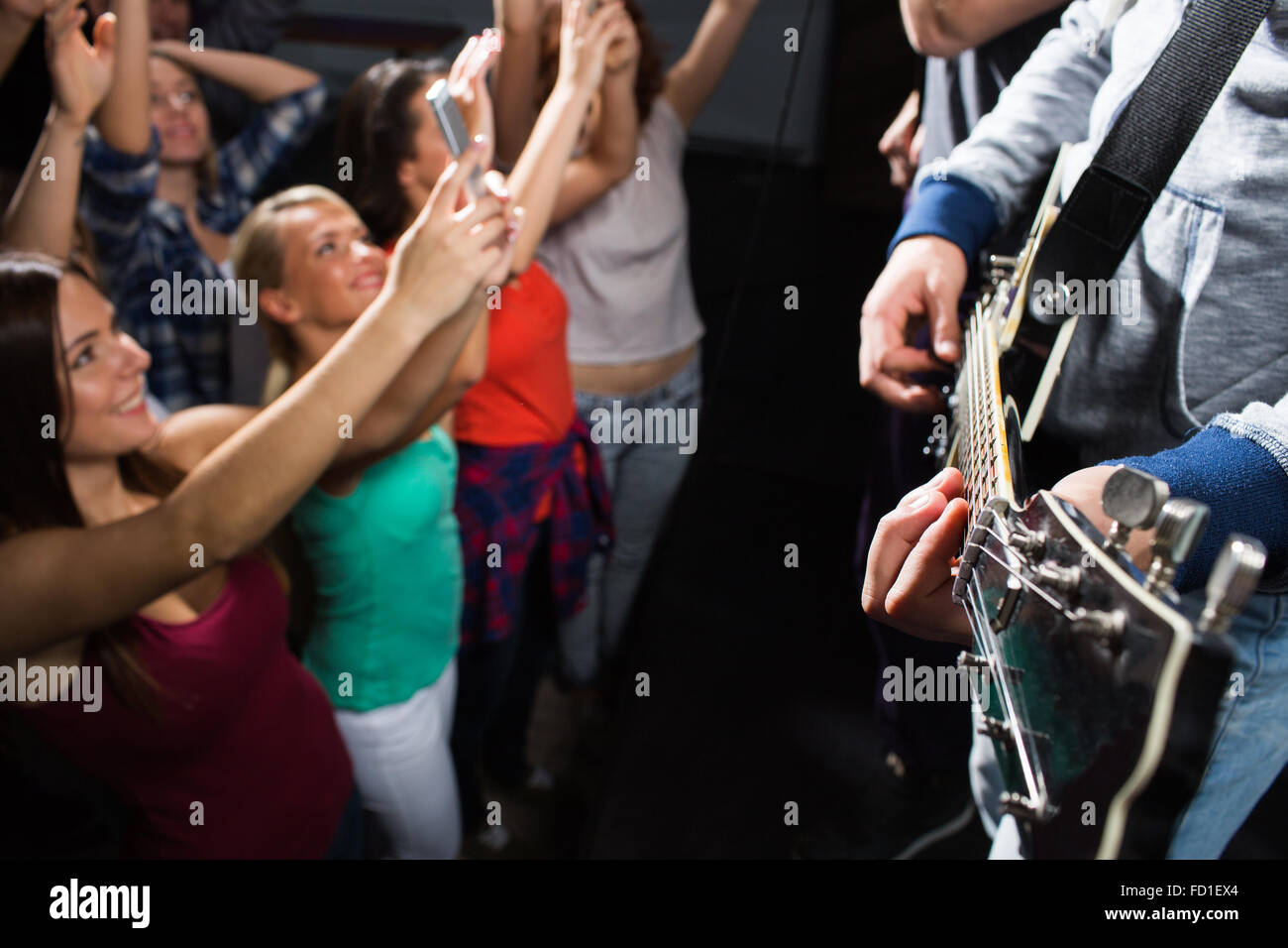 Young people playing music in concert hi-res stock photography and ...