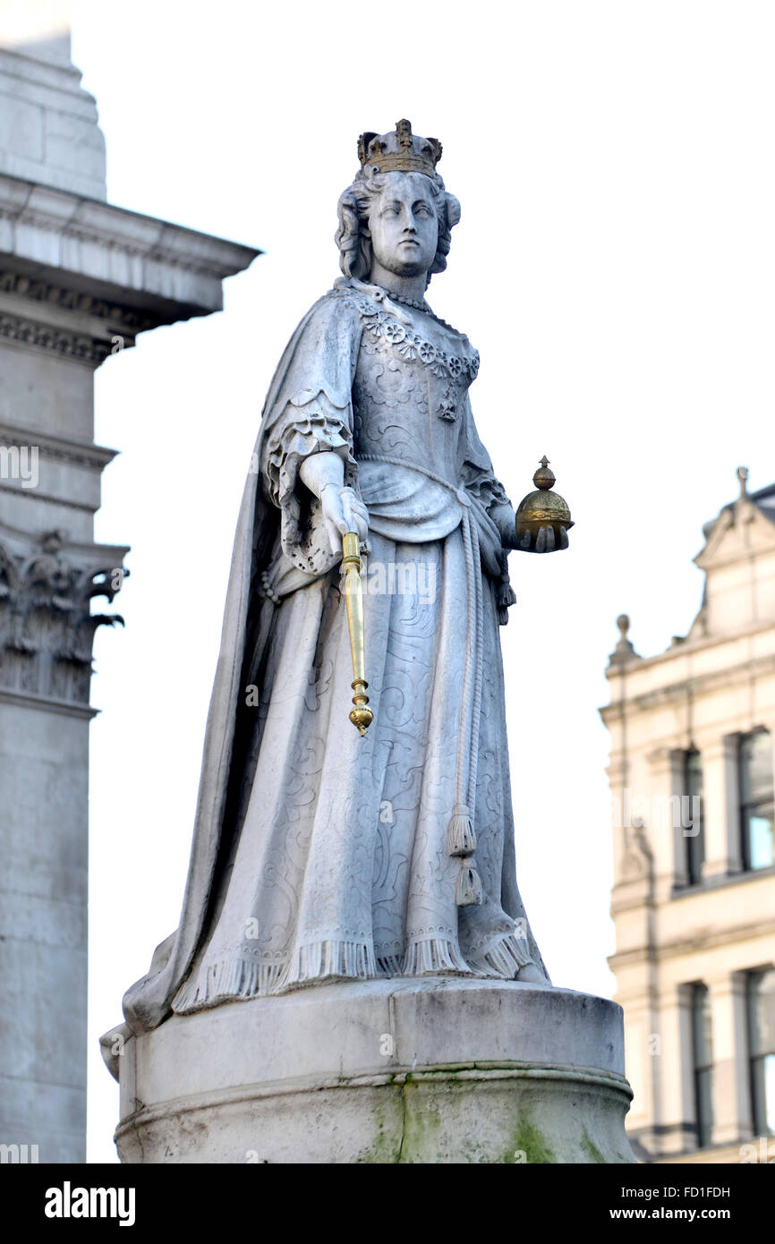 Queen anne statue hi-res stock photography and images - Alamy