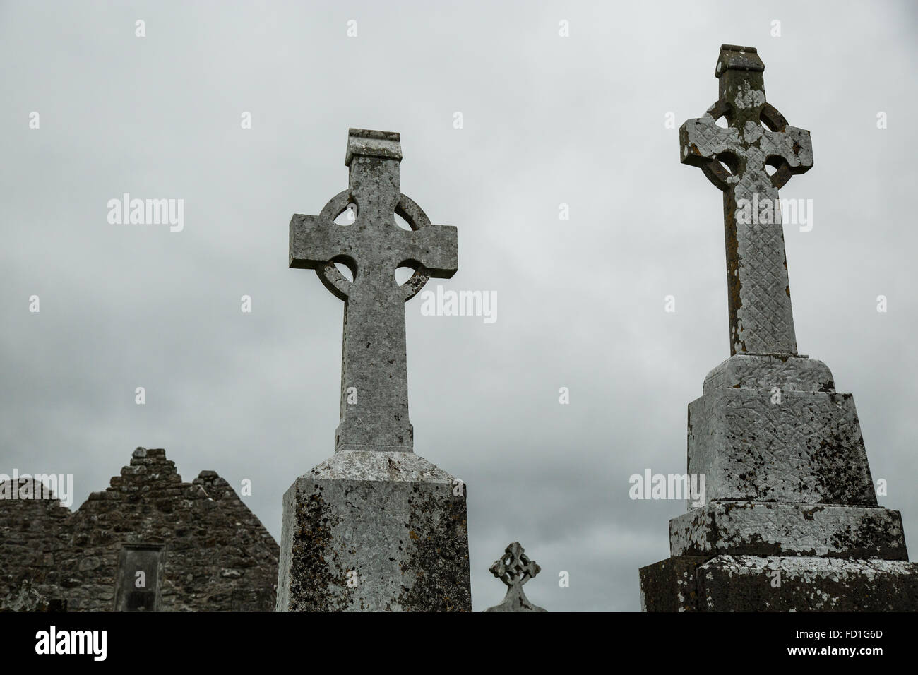 Ireland clonmacnoise cemetery hi-res stock photography and images - Alamy
