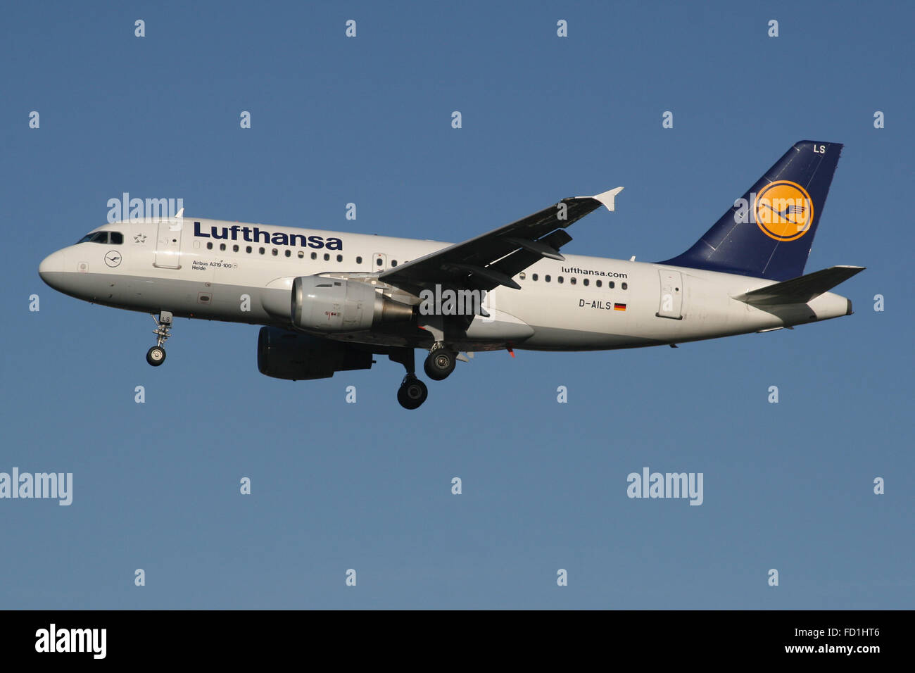 Lufthansa a319 jet airliner hi-res stock photography and images - Alamy