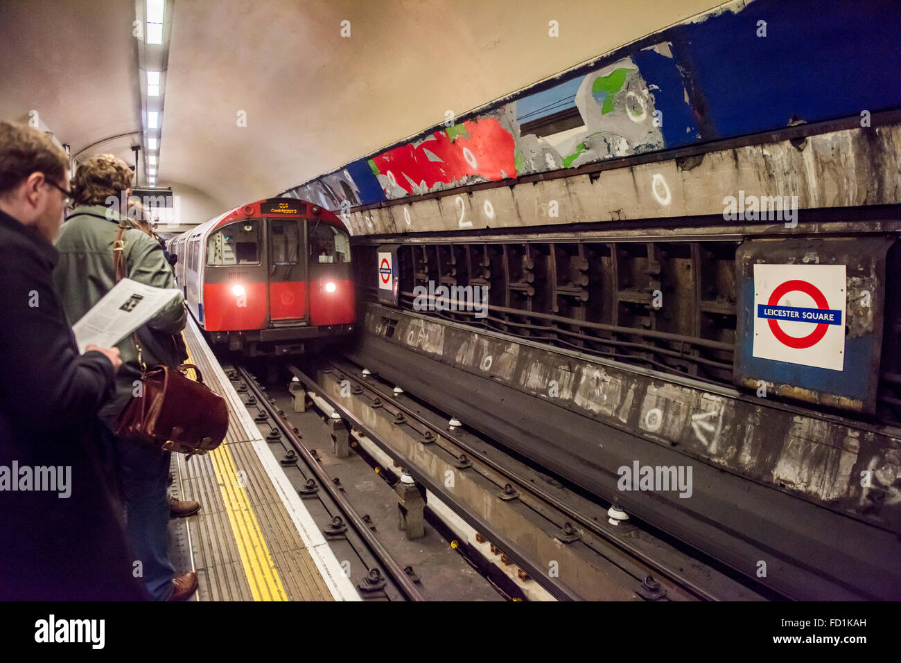 Piccadilly Line Sign London Stock Photos & Piccadilly Line Sign London ...
