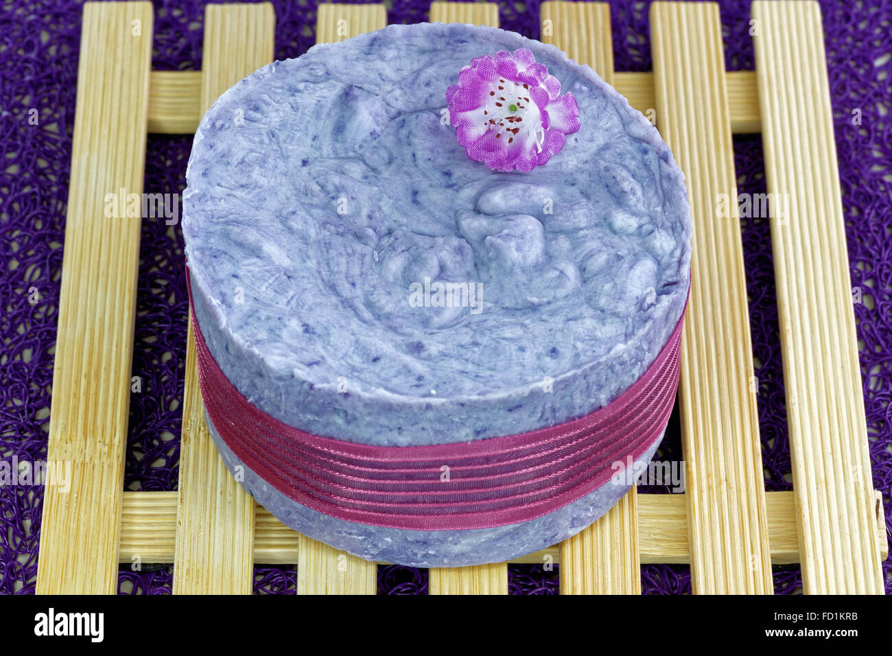 Purple spa theme with bath salt hi-res stock photography and images - Alamy
