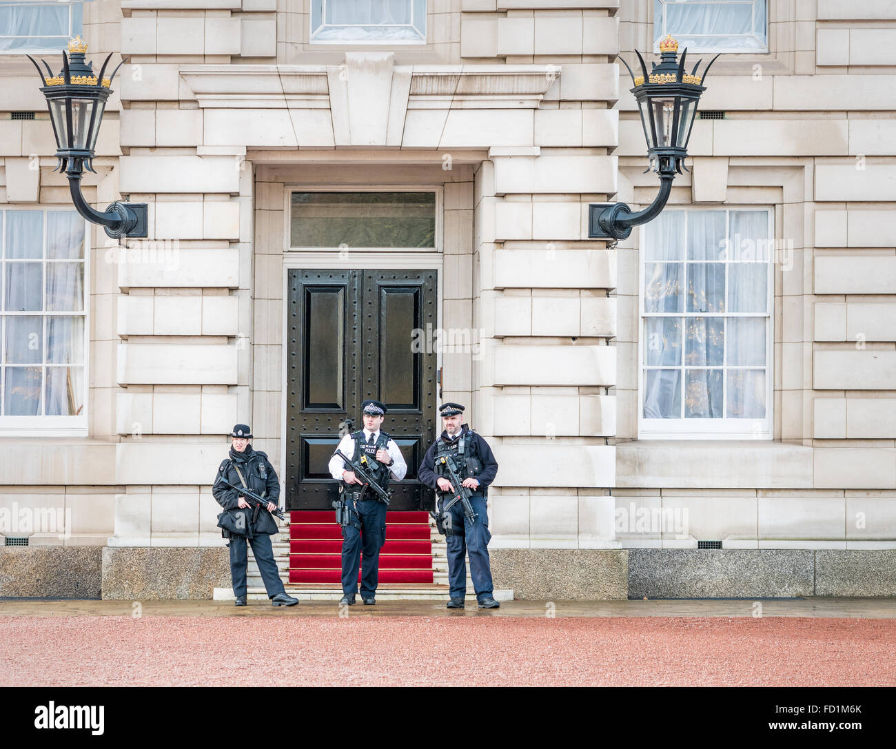 Security at Buckingham palace, London Stock Photo - Alamy