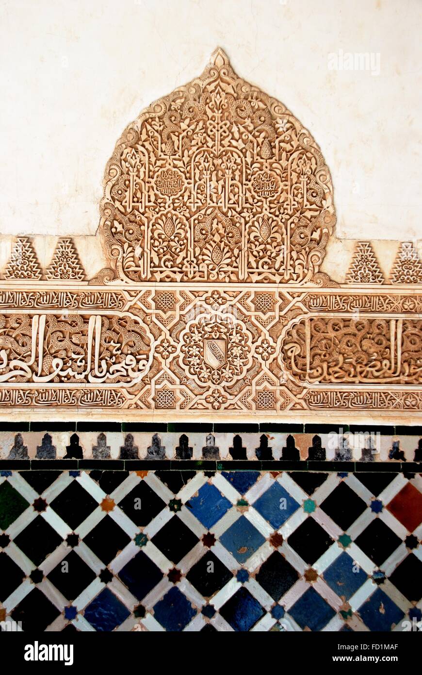 Alhambra wall tile hi-res stock photography and images - Alamy