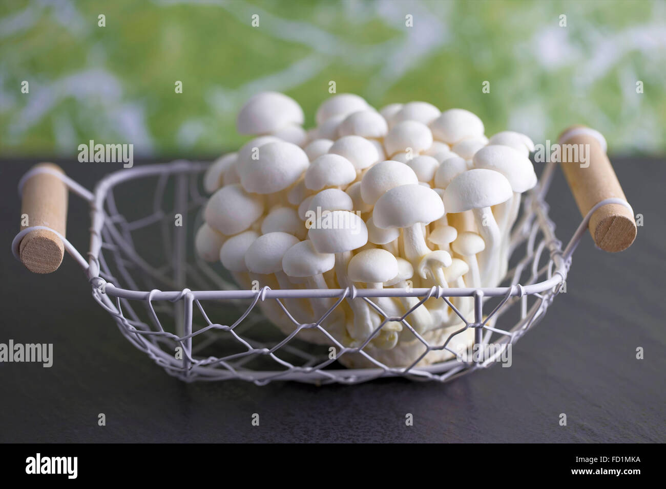 Raw and white Bunapi Mushrooms Stock Photo - Alamy
