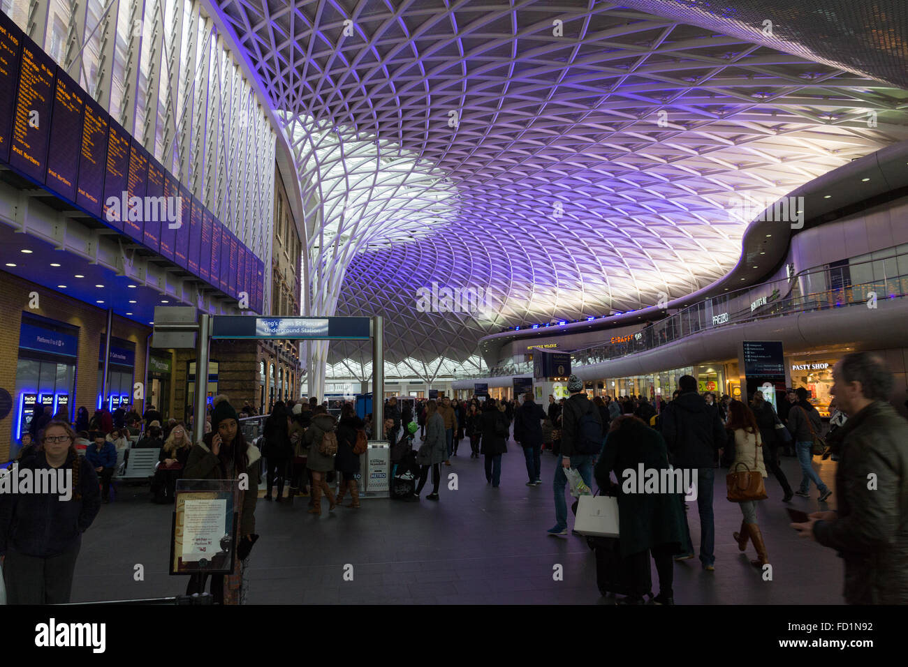 Inside the concourse at Kings Cross railway station Stock Photo - Alamy