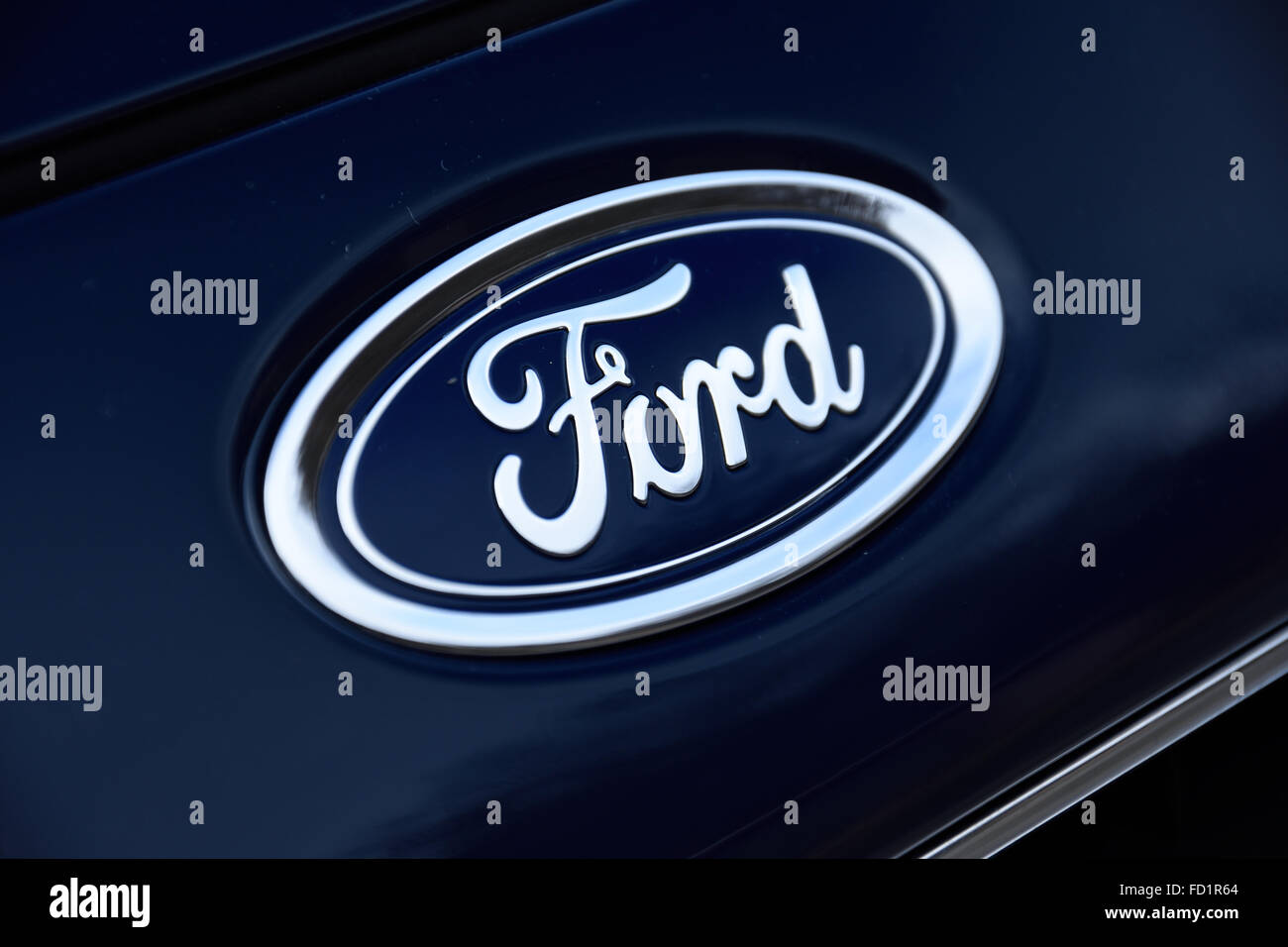 Ford emblem hi-res stock photography and images - Alamy