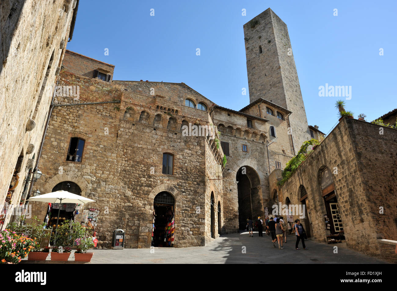 Arco dei Becci and Torre dei Becci, inner walls, San Gimignano, Tuscany ...