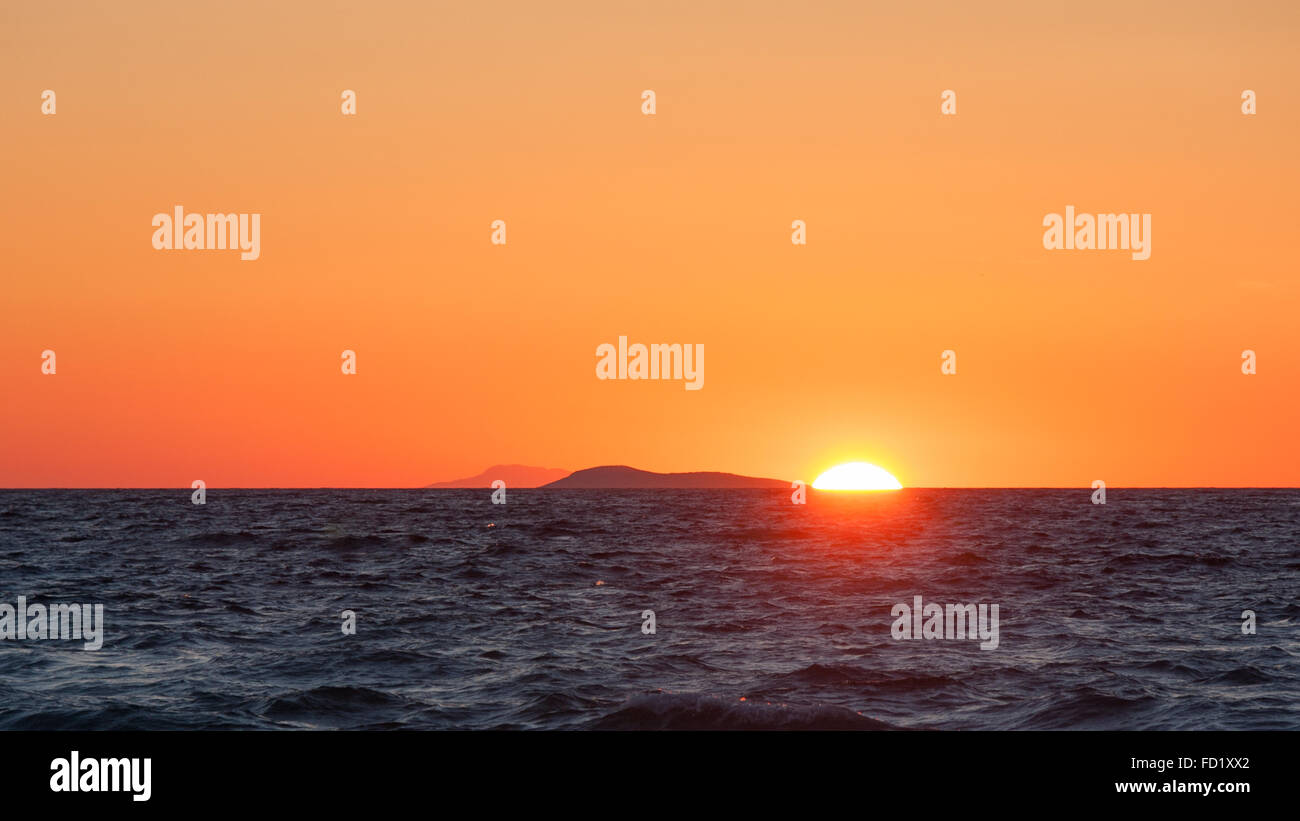 Sun island sea hi-res stock photography and images - Alamy