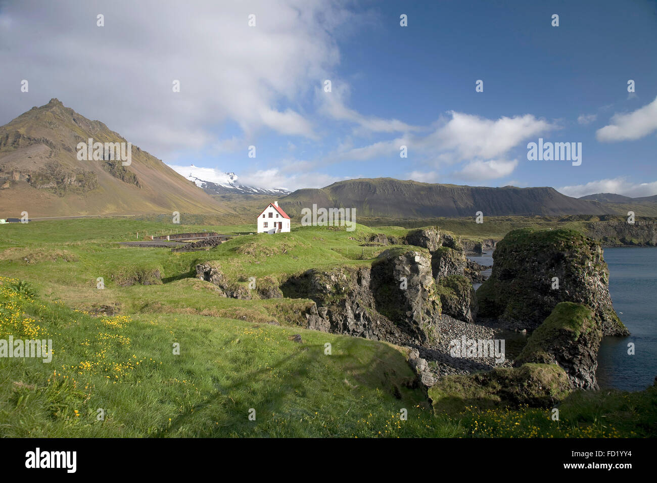 Isolated house hi-res stock photography and images - Alamy