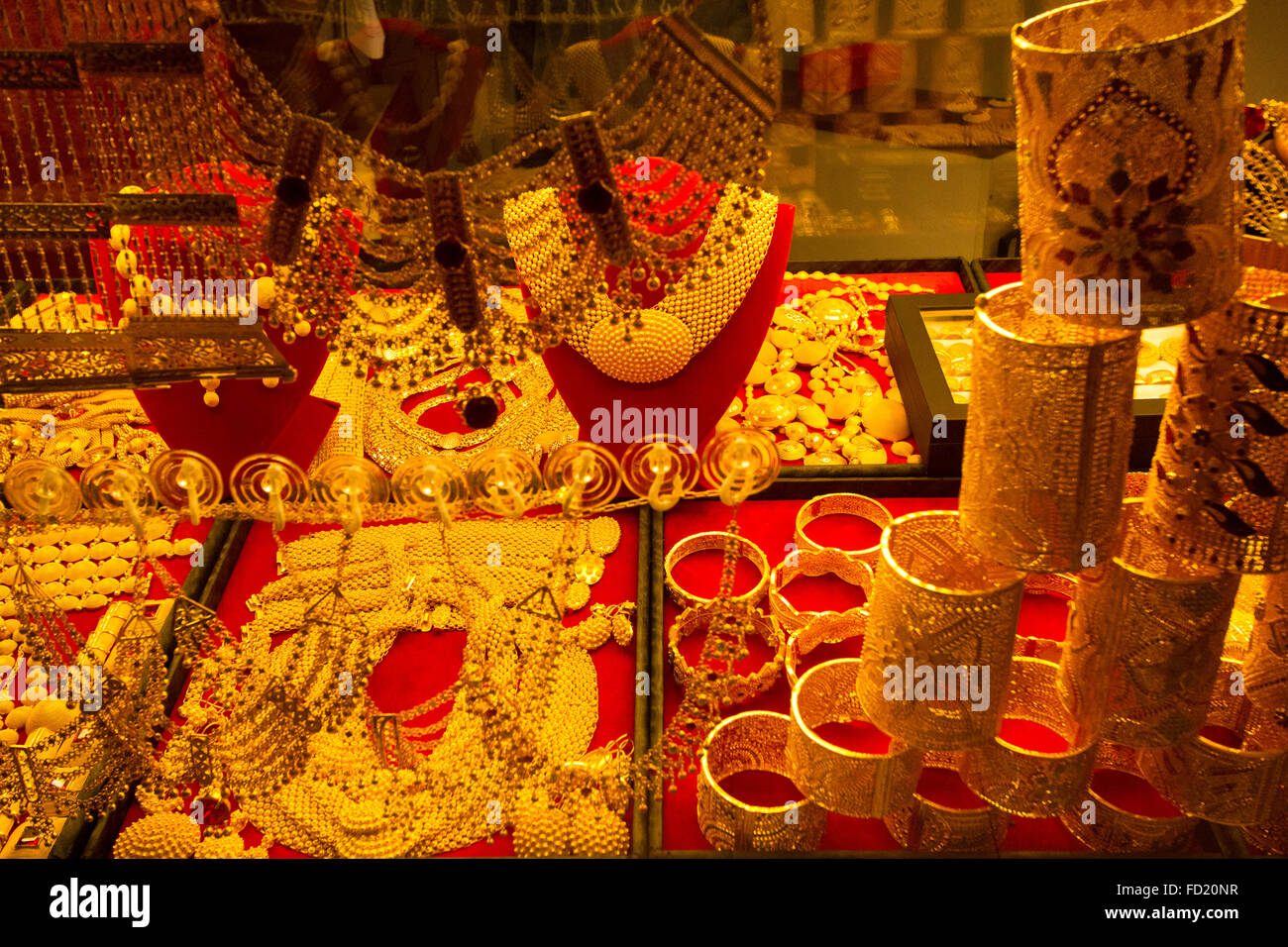 Gold souq bahrain hi-res stock photography and images - Alamy