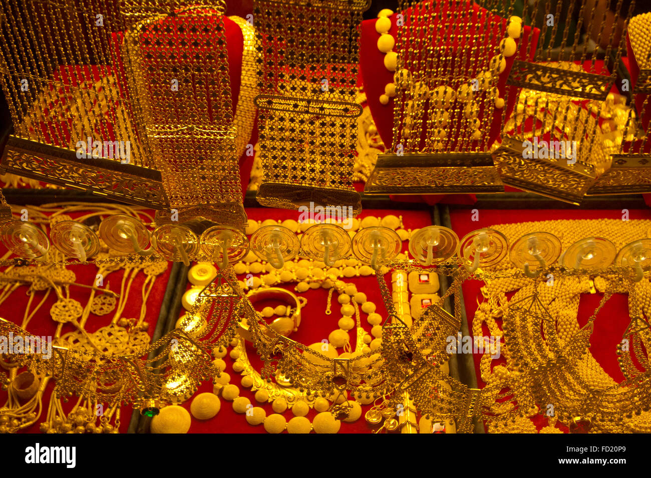 Gold souq bahrain hi-res stock photography and images - Alamy