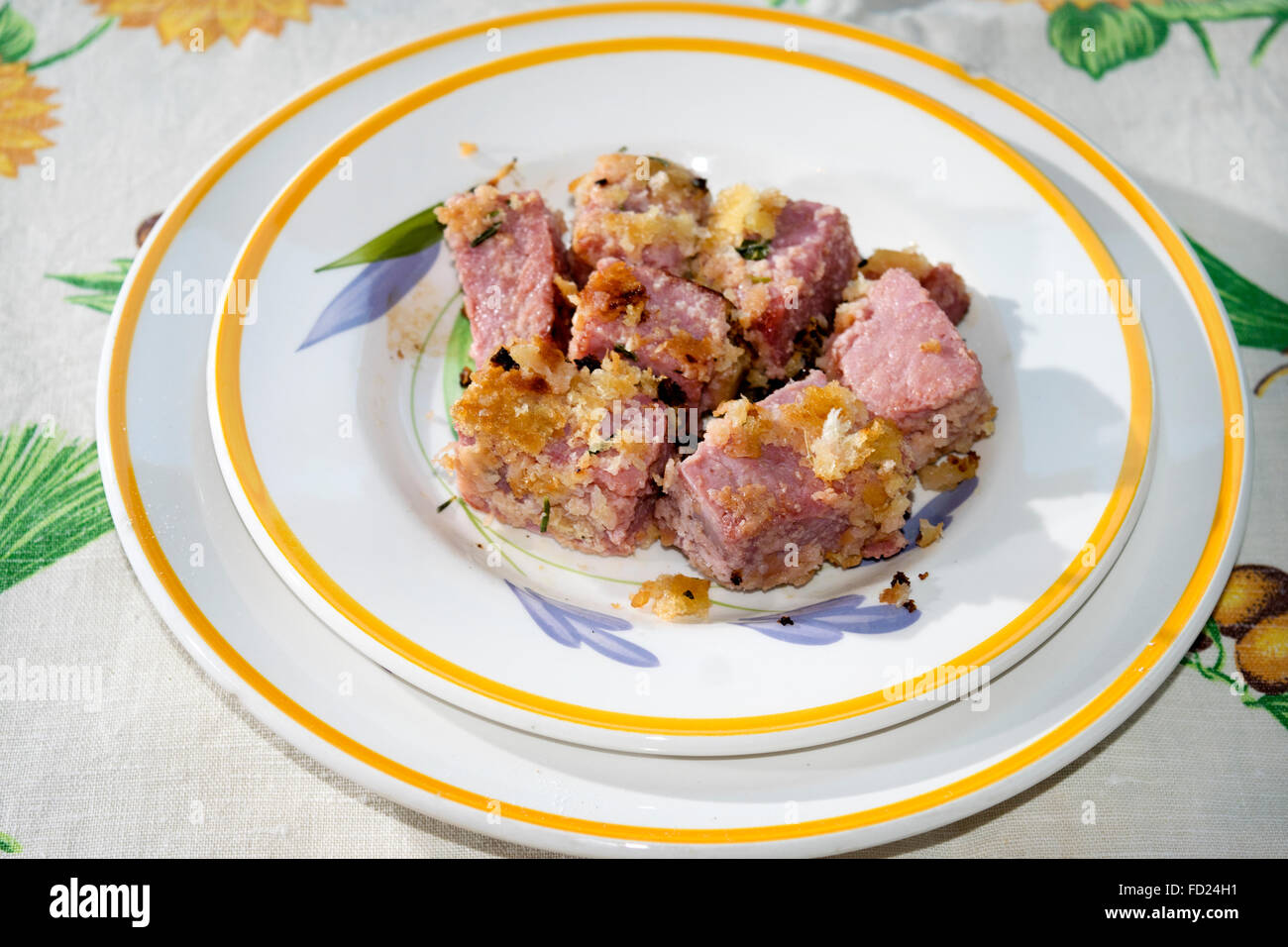 Tuna fish cut in pieces hi-res stock photography and images - Alamy