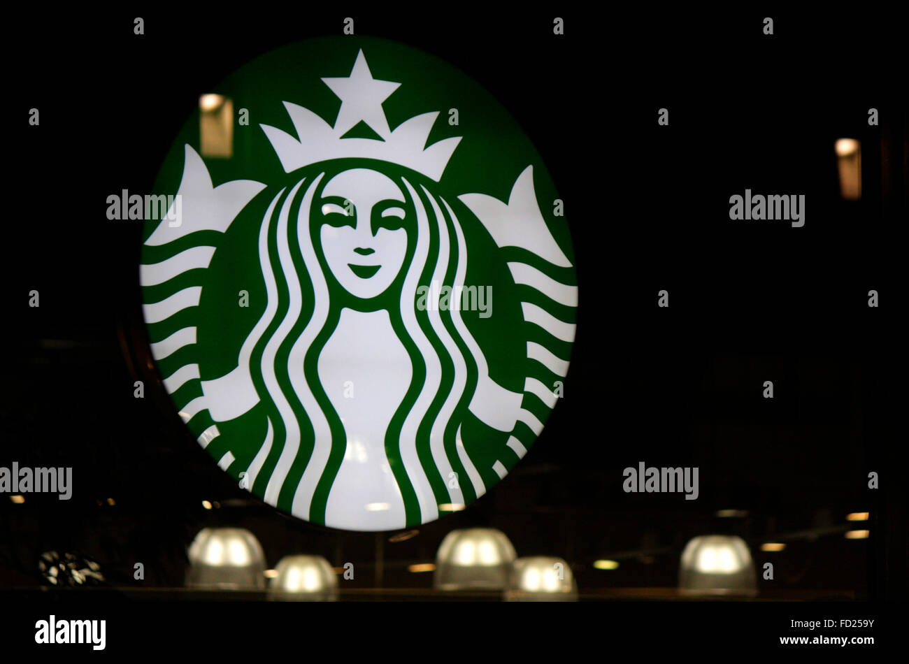 Starbucks coffee signage hi-res stock photography and images - Alamy