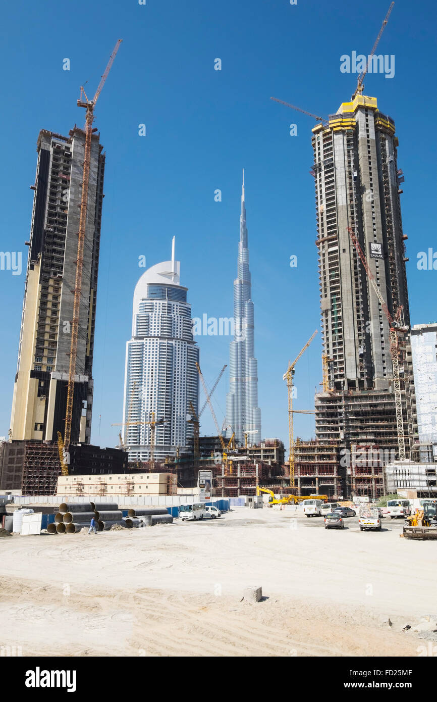 High rise buildings in dubai High Resolution Stock Photography and ...