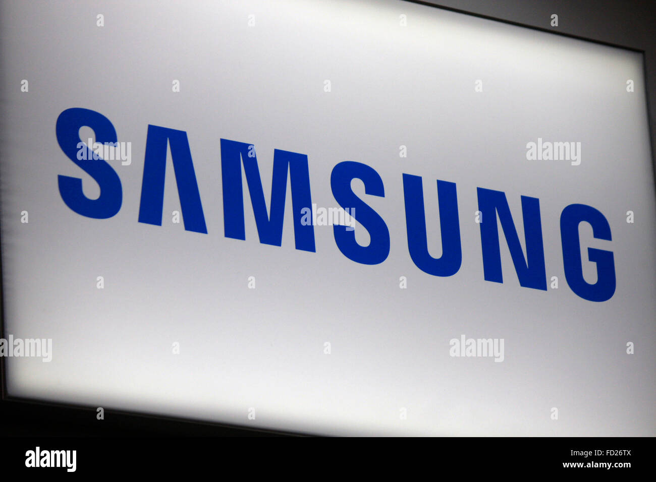Samsung emblem hi-res stock photography and images - Alamy