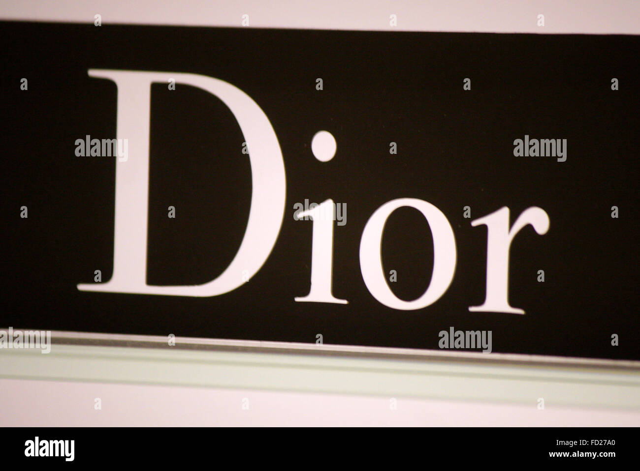 Dior signage hi-res stock photography and images - Alamy