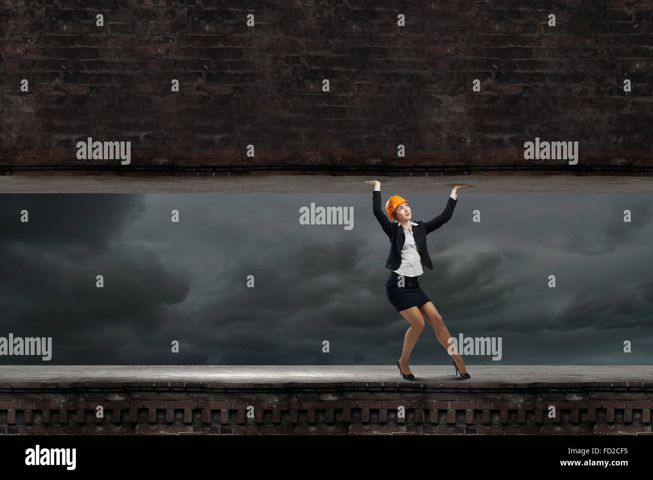 Woman heavy lifting office hi-res stock photography and images - Alamy
