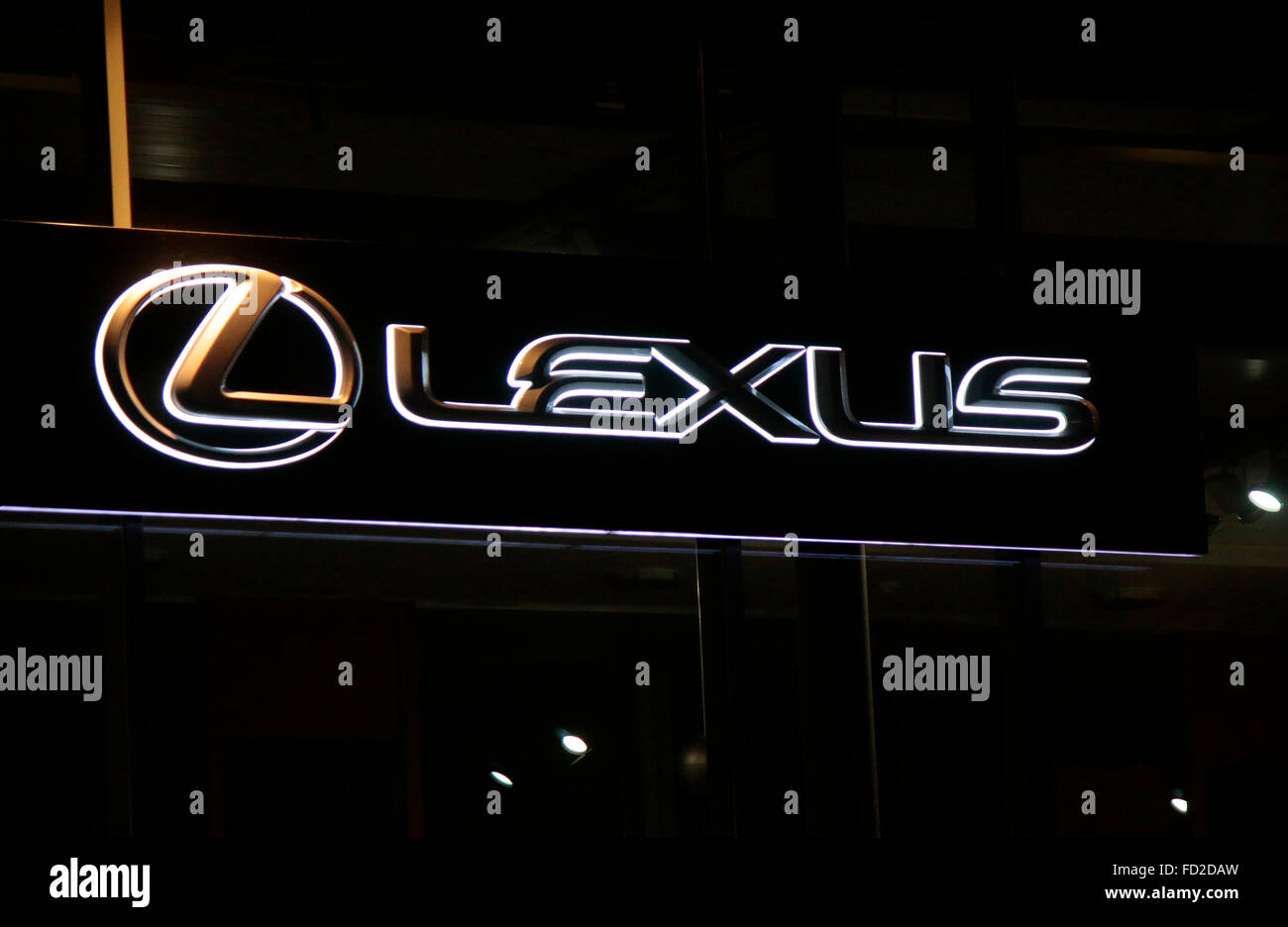 das Logo der Marke "Lexus", Berlin Stock Photo - Alamy
