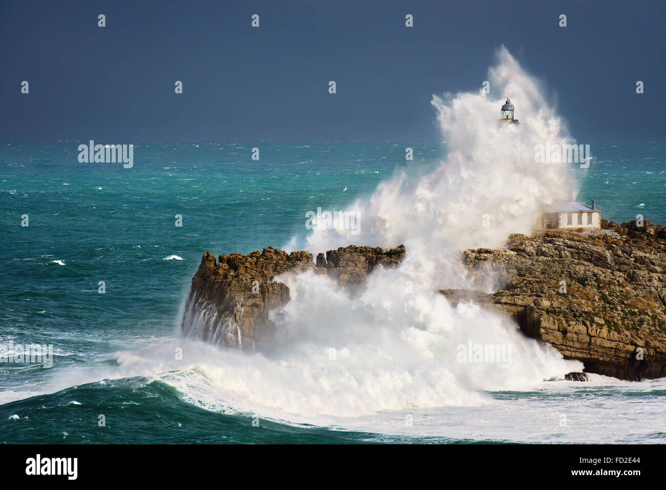 Lighthouse wave hi-res stock photography and images - Alamy