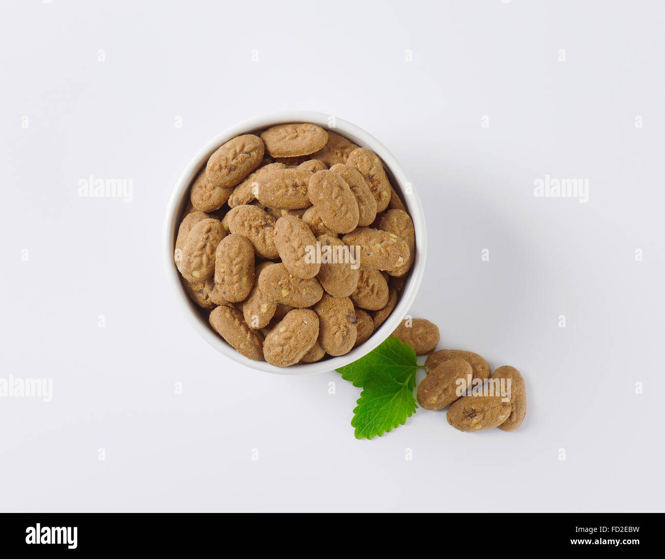 Bowl of chocolate mini breakfast biscuits Stock Photo - Alamy