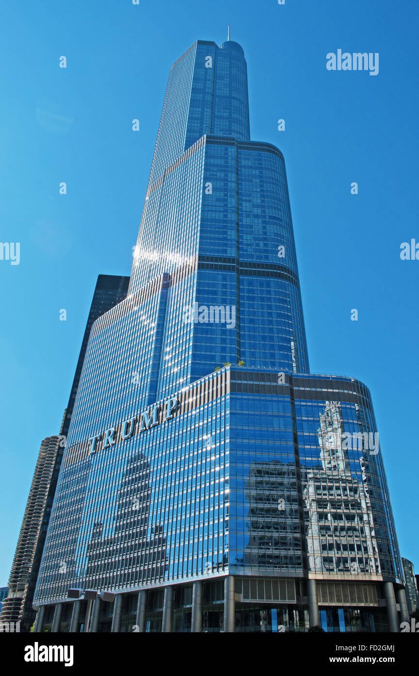 Chicago: canal cruise on Chicago River, looking up at Trump Tower, the ...