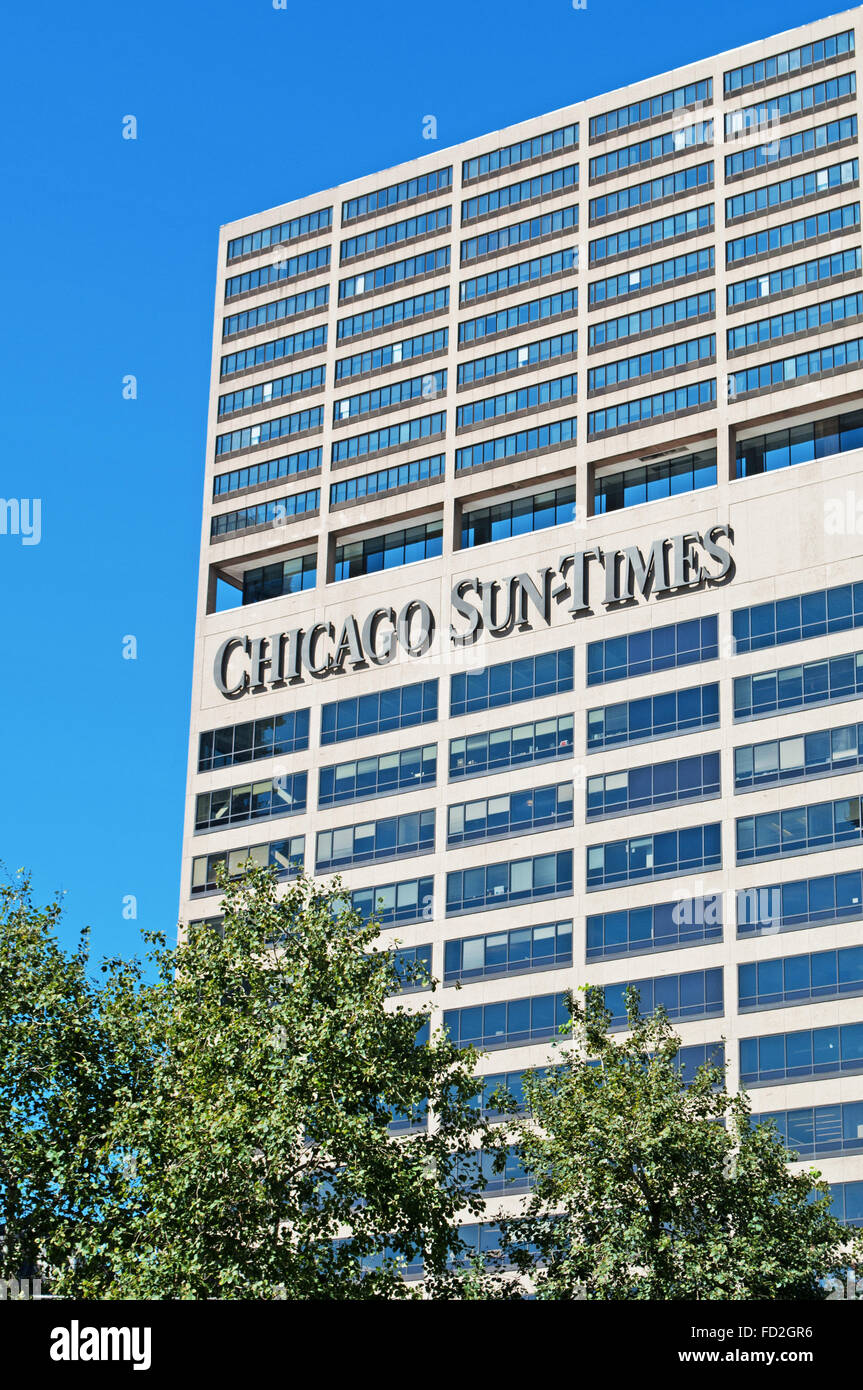 Chicago: canal cruise on Chicago River, looking up at Chicago Sun-Times ...