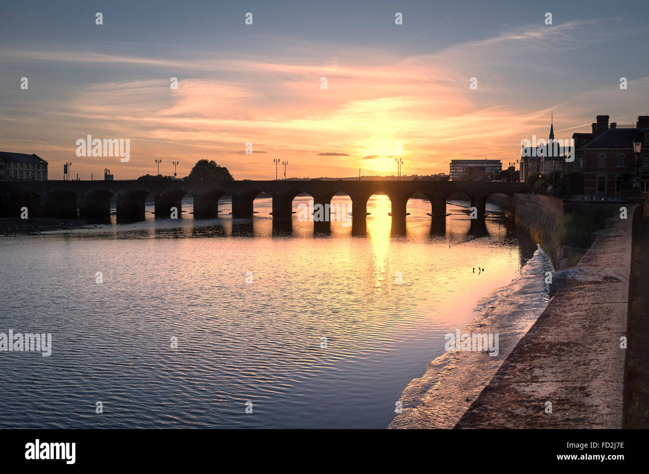Sunset over town bridge in Barnstaple North Devon UK Stock Photo - Alamy
