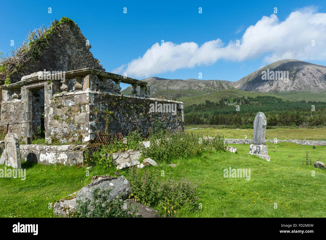 Old graveyard church ruins hi-res stock photography and images - Alamy