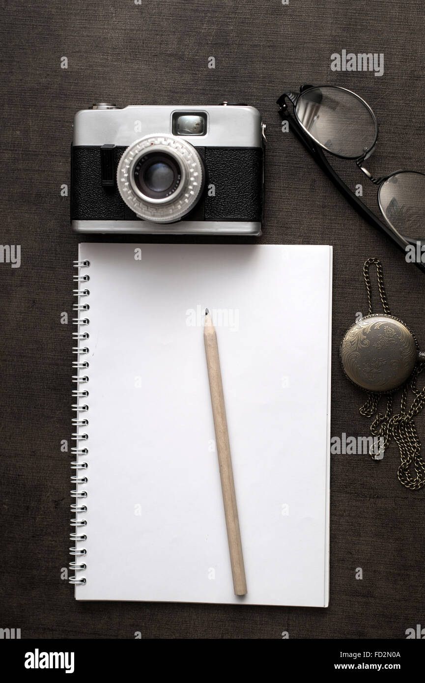 Journalist writing photographer hi-res stock photography and images - Alamy