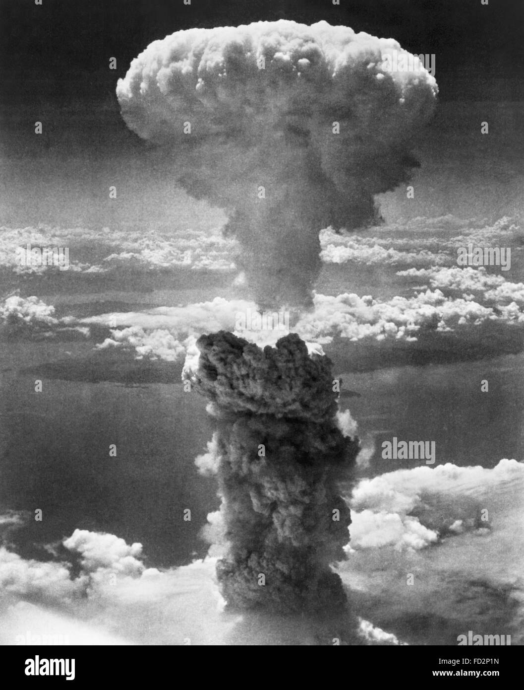 Mushroom cloud from the second atomic bomb, "Fat Man", dropped on ...