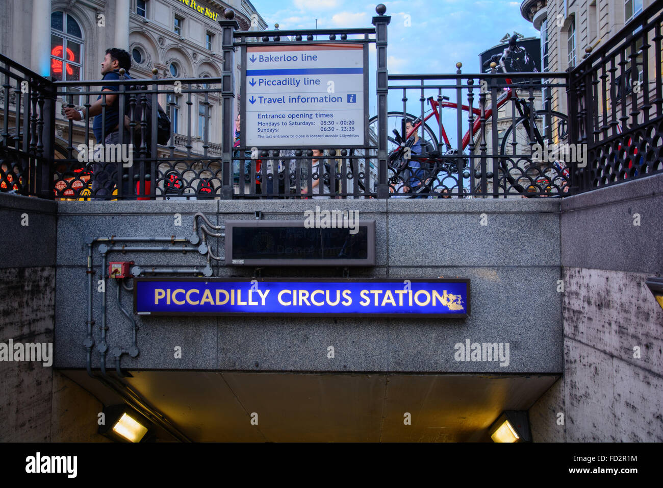 Piccadilly Line London Tube High Resolution Stock Photography and ...
