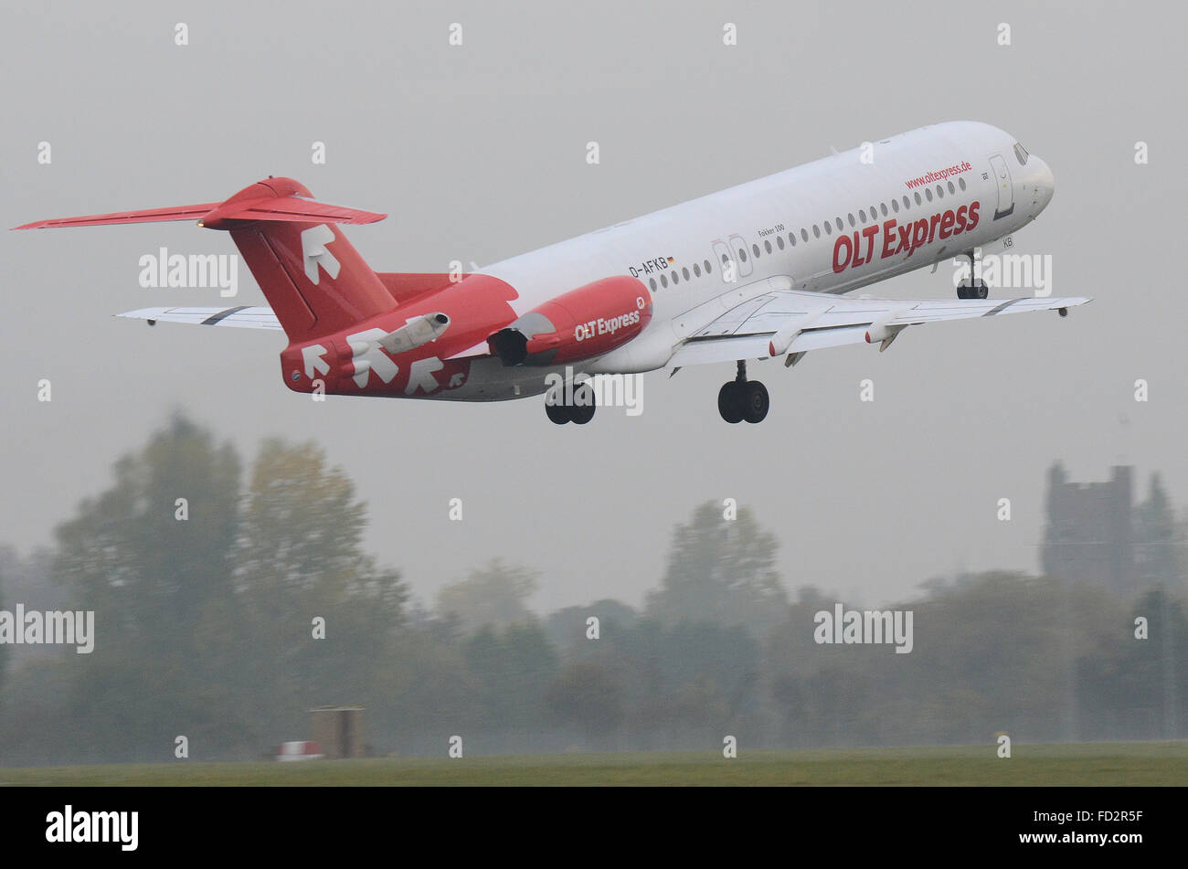 Fokker 100 hi-res stock photography and images - Alamy