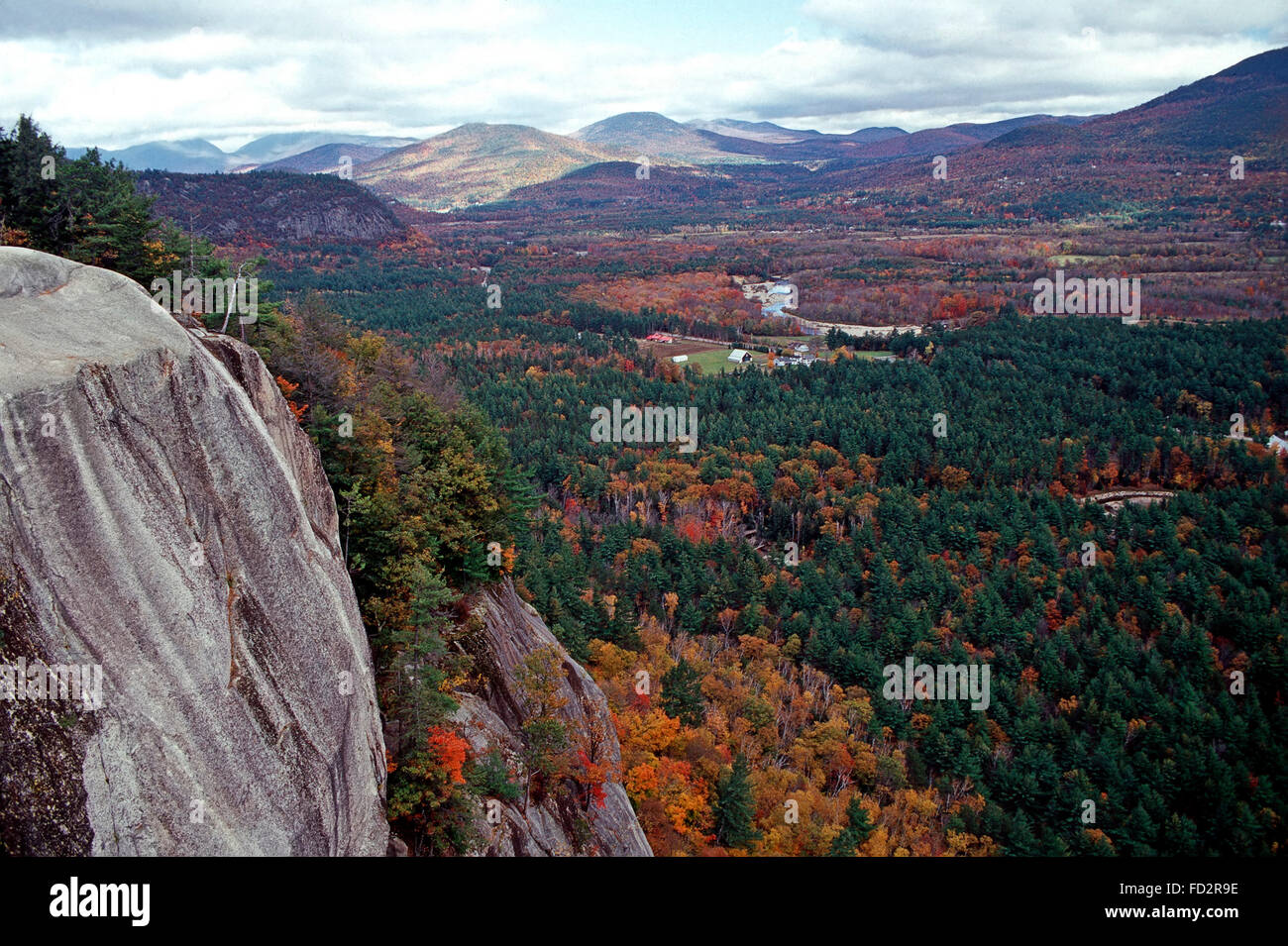 View from the top of Cathedral Ledge,Echo Lakes State Park,New ...